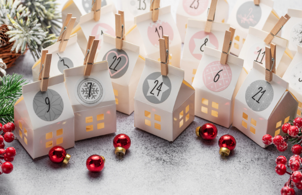Jak vyrobit adventní kalendář: Jednoduchý DIY návod | Heliumking.cz